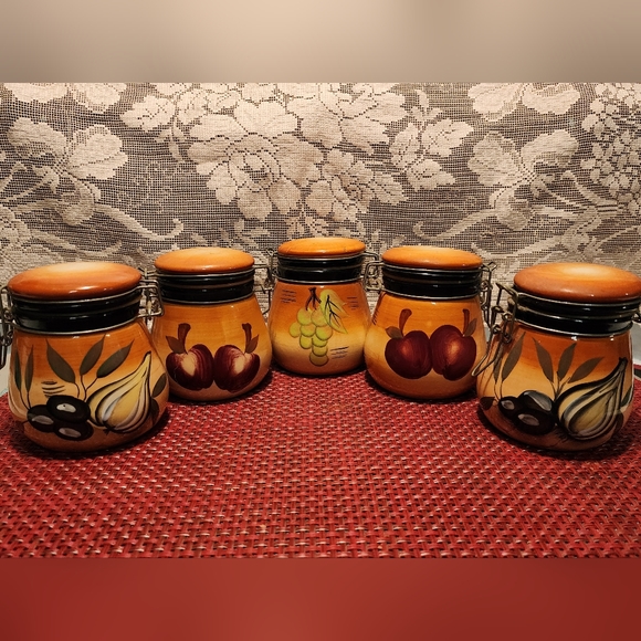 Source Unknown | Kitchen | Vintage Set Of Five Small Canisters | Poshmark